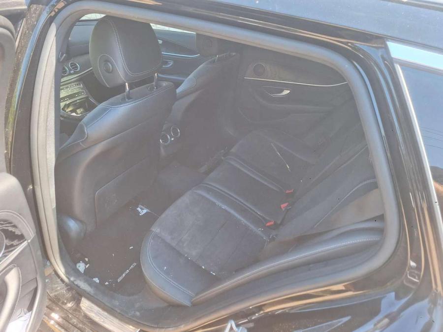 Black Mercedes-Benz e-200 2021 in Taurage, with an engine capacity of 2.00 L and mileage of 220 thousand km for 11500 €, photo 10 on AUTOMOTO.COM.LV