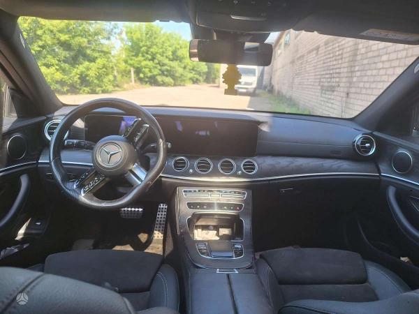 Black Mercedes-Benz e-200 2021 in Taurage, with an engine capacity of 2.00 L and mileage of 220 thousand km for 11500 €, photo 10 on AUTOMOTO.COM.LV