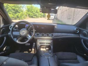 Black Mercedes-Benz e-200 2021 in Taurage, with an engine capacity of 2.00 L and mileage of 220 thousand km for 11500 €, photo 11 on AUTOMOTO.COM.LV