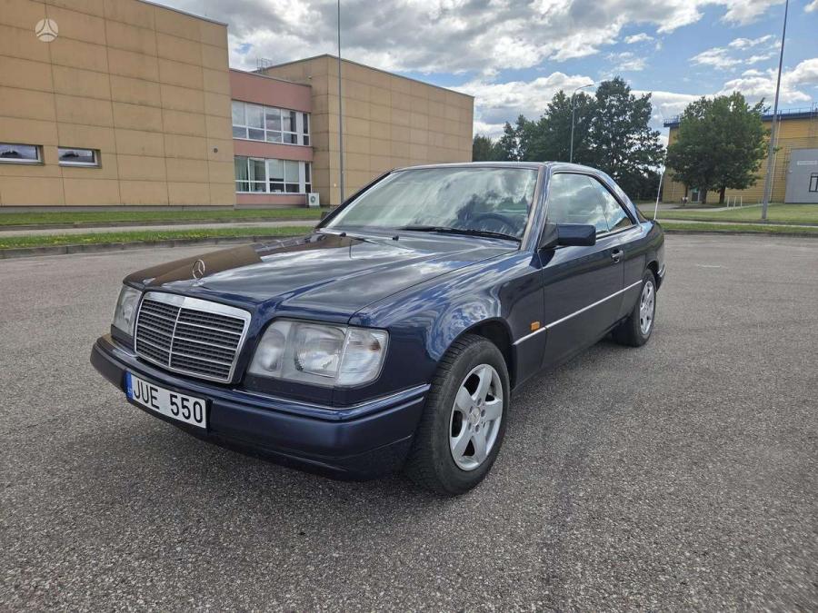 Blue Mercedes-Benz e-200 1996 in Kaunas, with an engine capacity of 2.00 L and mileage of 188 thousand km for 6900 €, photo 1 on AUTOMOTO.COM.LV