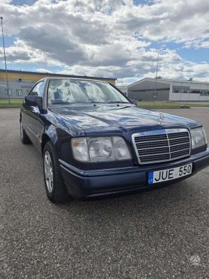 Blue Mercedes-Benz e-200 1996 in Kaunas, with an engine capacity of 2.00 L and mileage of 188 thousand km for 6900 €, photo 3 on AUTOMOTO.COM.LV