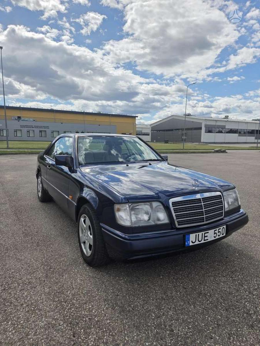 Blue Mercedes-Benz e-200 1996 in Kaunas, with an engine capacity of 2.00 L and mileage of 188 thousand km for 6900 €, photo 6 on AUTOMOTO.COM.LV