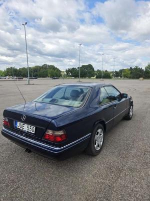 Blue Mercedes-Benz e-200 1996 in Kaunas, with an engine capacity of 2.00 L and mileage of 188 thousand km for 6900 €, photo 8 on AUTOMOTO.COM.LV