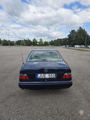 Blue Mercedes-Benz e-200 1996 in Kaunas, with an engine capacity of 2.00 L and mileage of 188 thousand km for 6900 €, photo 9 on AUTOMOTO.COM.LV