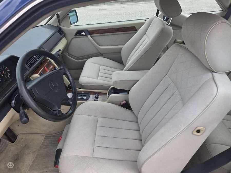 Blue Mercedes-Benz e-200 1996 in Kaunas, with an engine capacity of 2.00 L and mileage of 188 thousand km for 6900 €, photo 10 on AUTOMOTO.COM.LV