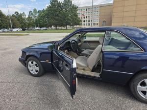 Blue Mercedes-Benz e-200 1996 in Kaunas, with an engine capacity of 2.00 L and mileage of 188 thousand km for 6900 €, photo 16 on AUTOMOTO.COM.LV