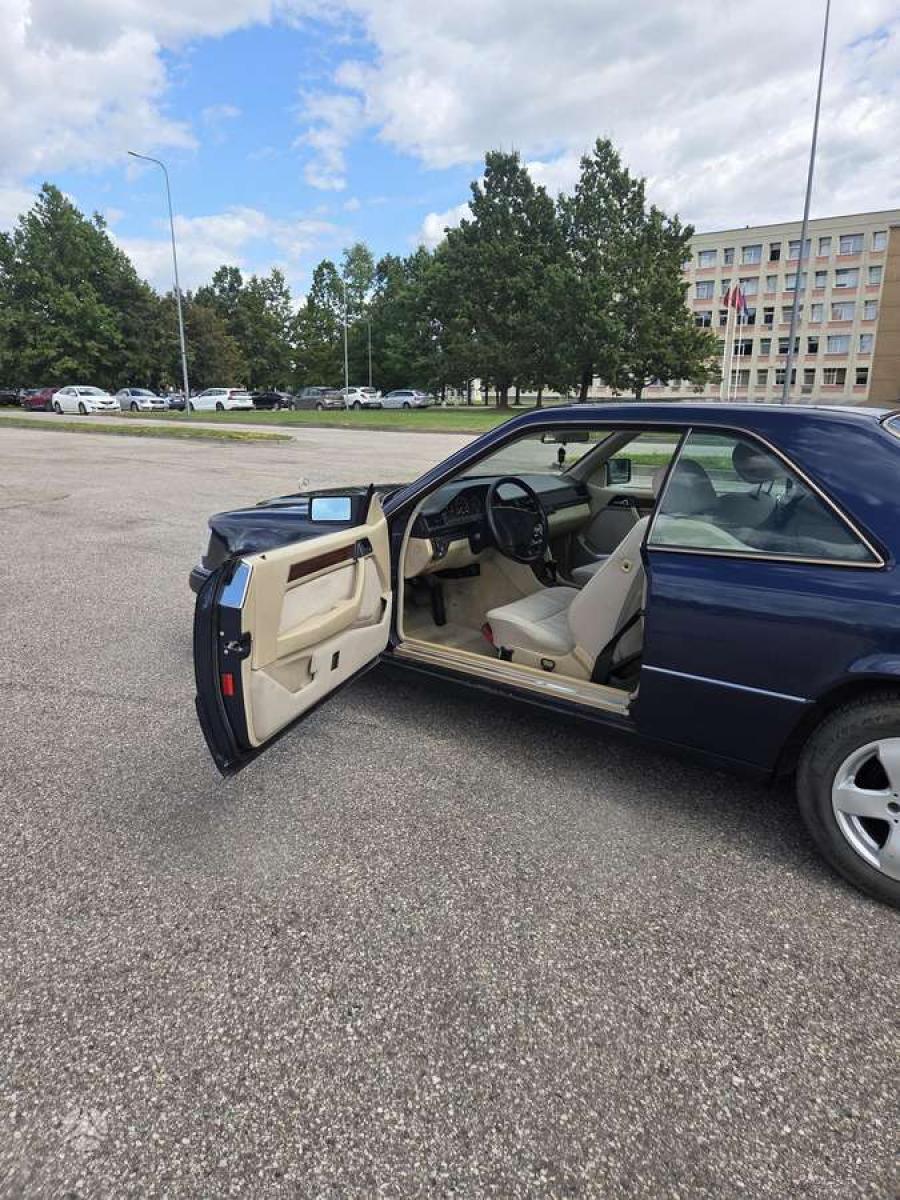 Blue Mercedes-Benz e-200 1996 in Kaunas, with an engine capacity of 2.00 L and mileage of 188 thousand km for 6900 €, photo 17 on AUTOMOTO.COM.LV