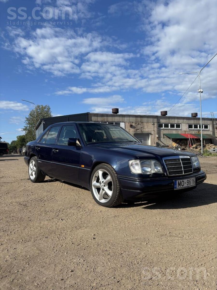 Синий Мерседес E 200 1994 в Даугавпилс, объемом двигателя 2.00 л и пробегом 252 тыс. км за 4550 €, фото 1 на AUTOMOTO.COM.LV