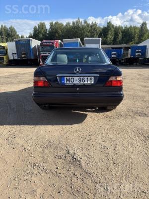 Синий Мерседес E 200 1994 в Даугавпилс, объемом двигателя 2.00 л и пробегом 252 тыс. км за 4550 €, фото 5 на AUTOMOTO.COM.LV