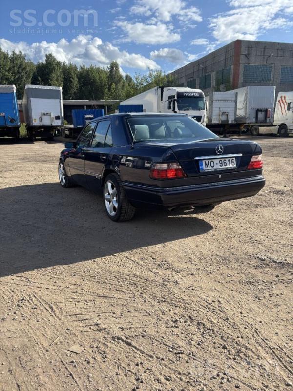 Синий Мерседес E 200 1994 в Даугавпилс, объемом двигателя 2.00 л и пробегом 252 тыс. км за 4550 €, фото 7 на AUTOMOTO.COM.LV