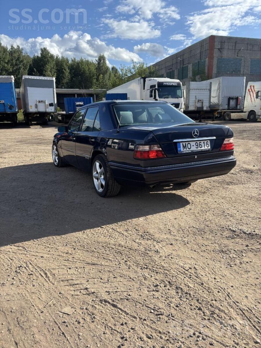 Синий Мерседес E 200 1994 в Даугавпилс, объемом двигателя 2.00 л и пробегом 252 тыс. км за 4550 €, фото 8 на AUTOMOTO.COM.LV