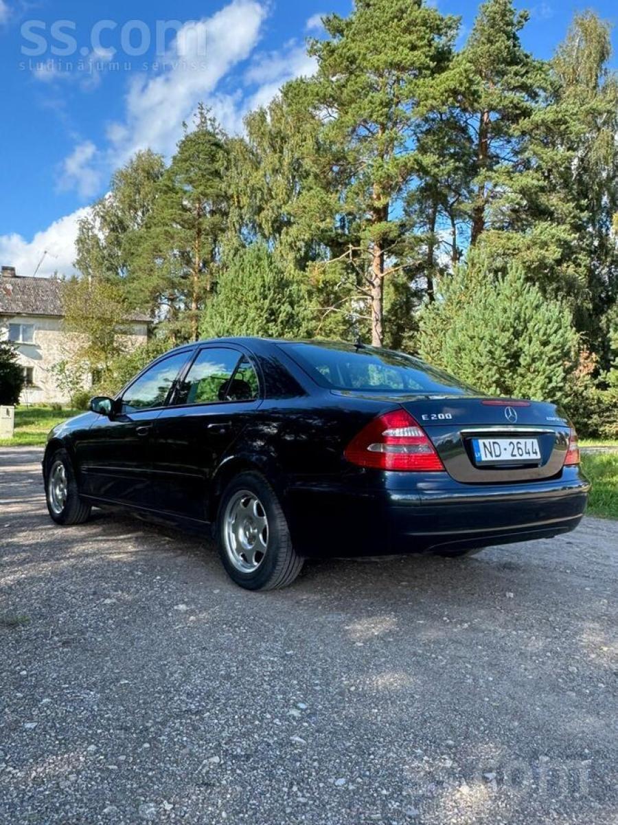 Синий Мерседес E 200 2002 в Рига, объемом двигателя 1.80 л и пробегом 162 тыс. км за 2700 €, фото 4 на AUTOMOTO.COM.LV
