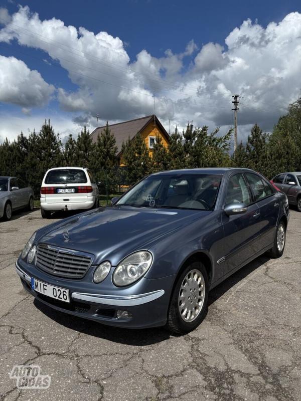 Синий Мерседес E 200 2004 в Ионишкис, объемом двигателя 2.10 л и пробегом 430 тыс. км за 2200 €, фото 1 на AUTOMOTO.COM.LV