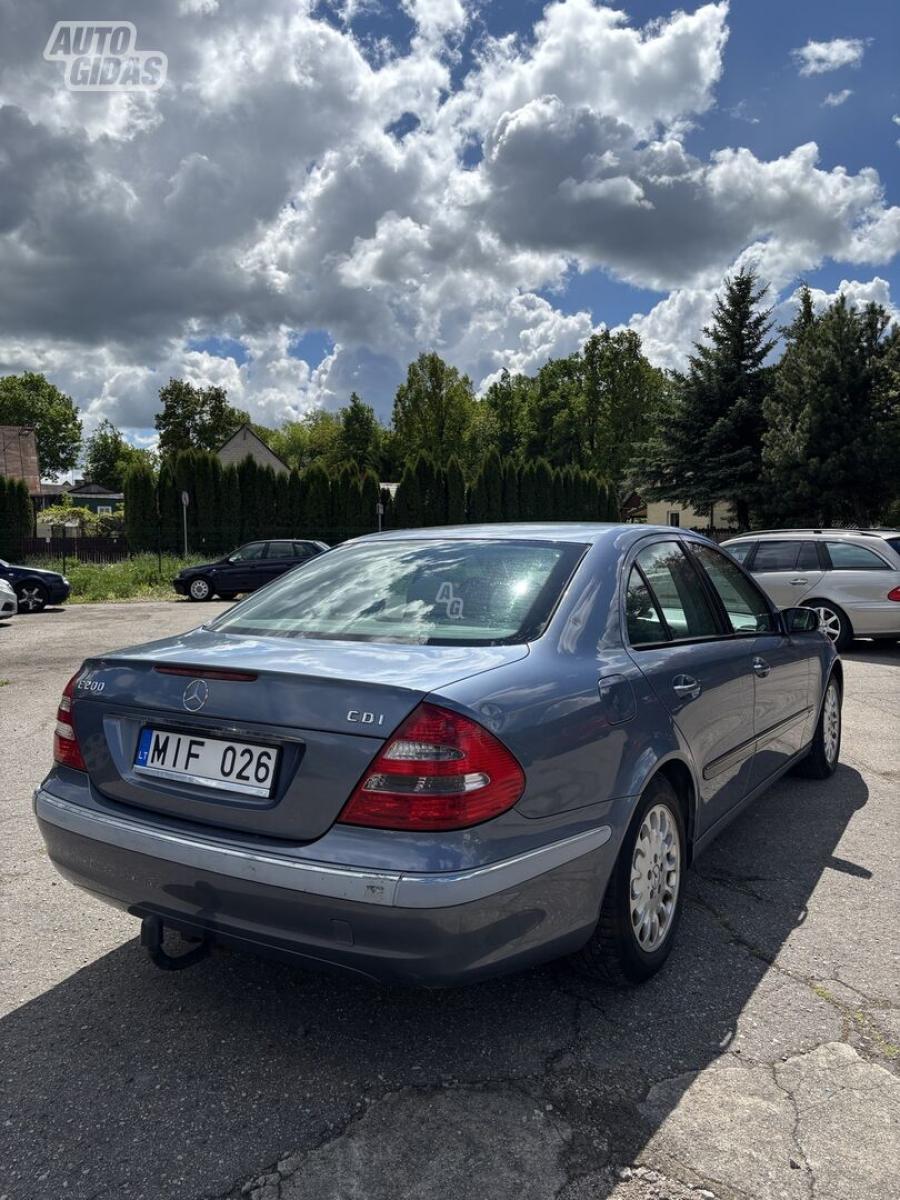 Синий Мерседес E 200 2004 в Ионишкис, объемом двигателя 2.10 л и пробегом 430 тыс. км за 2200 €, фото 5 на AUTOMOTO.COM.LV