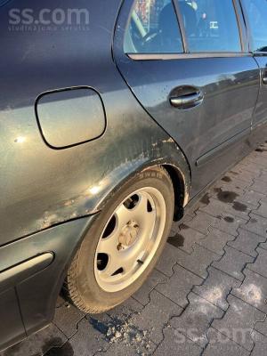 Blue Mercedes-Benz e-200 2004 in Riga, with an engine capacity of 1.80 L and mileage of 394 thousand km for 1100 €, photo 6 on AUTOMOTO.COM.LV
