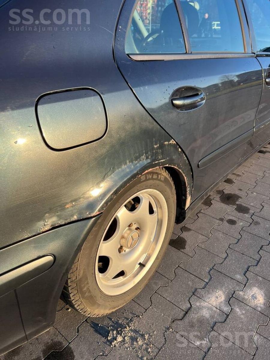 Blue Mercedes-Benz e-200 2004 in Riga, with an engine capacity of 1.80 L and mileage of 394 thousand km for 1100 €, photo 6 on AUTOMOTO.COM.LV