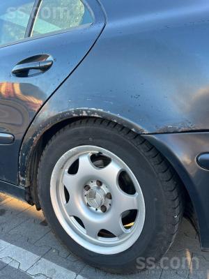 Blue Mercedes-Benz e-200 2004 in Riga, with an engine capacity of 1.80 L and mileage of 394 thousand km for 1100 €, photo 8 on AUTOMOTO.COM.LV