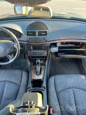 Blue Mercedes-Benz e-200 2004 in Riga, with an engine capacity of 1.80 L and mileage of 394 thousand km for 1100 €, photo 11 on AUTOMOTO.COM.LV