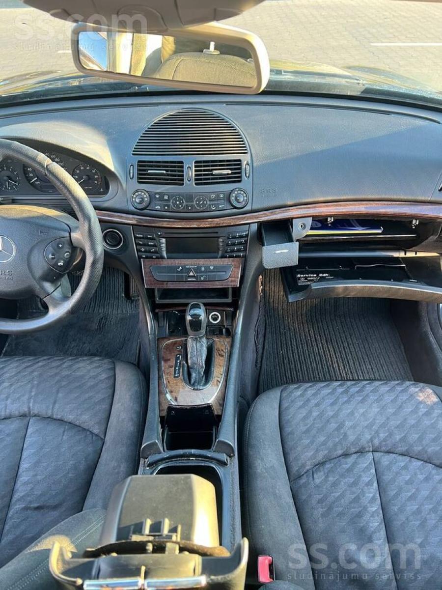 Blue Mercedes-Benz e-200 2004 in Riga, with an engine capacity of 1.80 L and mileage of 394 thousand km for 1100 €, photo 11 on AUTOMOTO.COM.LV
