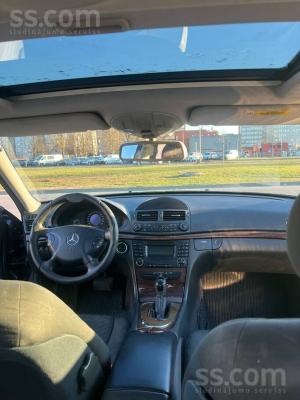 Blue Mercedes-Benz e-200 2004 in Riga, with an engine capacity of 1.80 L and mileage of 394 thousand km for 1100 €, photo 12 on AUTOMOTO.COM.LV