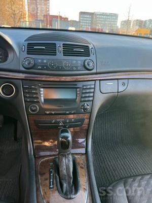 Blue Mercedes-Benz e-200 2004 in Riga, with an engine capacity of 1.80 L and mileage of 394 thousand km for 1100 €, photo 15 on AUTOMOTO.COM.LV