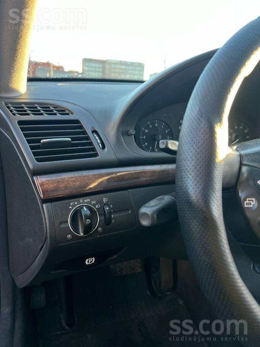 Blue Mercedes-Benz e-200 2004 in Riga, with an engine capacity of 1.80 L and mileage of 394 thousand km for 1100 €, photo 16 on AUTOMOTO.COM.LV