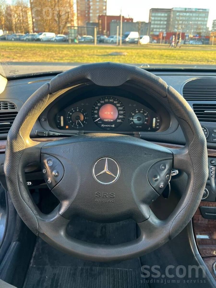 Blue Mercedes-Benz e-200 2004 in Riga, with an engine capacity of 1.80 L and mileage of 394 thousand km for 1100 €, photo 18 on AUTOMOTO.COM.LV