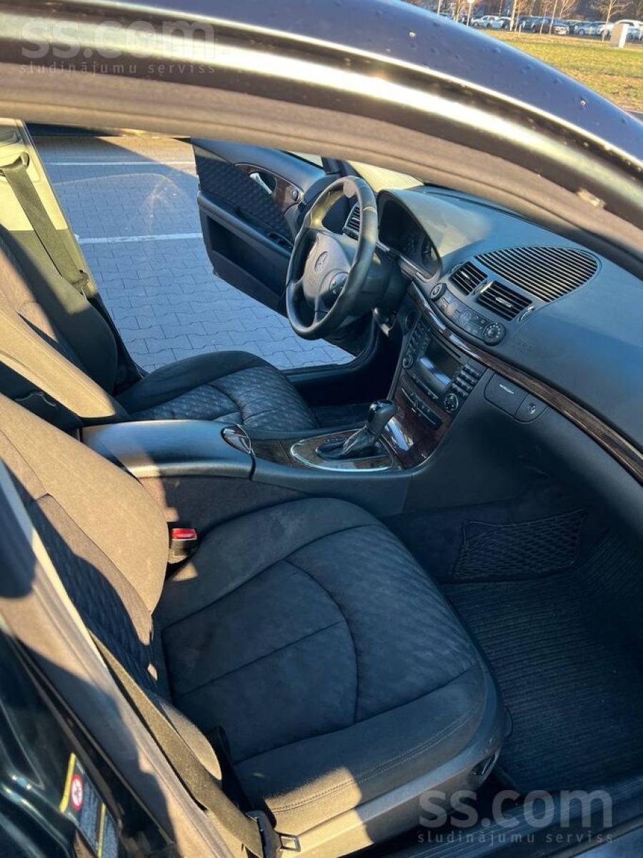 Blue Mercedes-Benz e-200 2004 in Riga, with an engine capacity of 1.80 L and mileage of 394 thousand km for 1100 €, photo 21 on AUTOMOTO.COM.LV