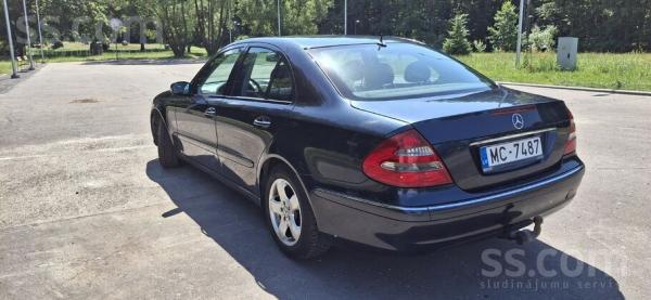 Синий Мерседес E 200 2004 в Рига, объемом двигателя 2.20 л и пробегом 453 тыс. км за 1600 €, фото 3 на AUTOMOTO.COM.LV