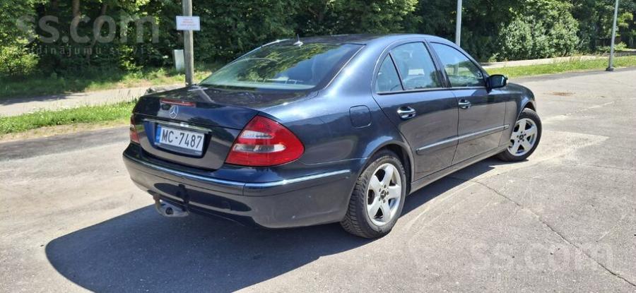 Blue Mercedes-Benz e-200 2004 in Riga, with an engine capacity of 2.20 L and mileage of 453 thousand km for 1600 €, photo 5 on AUTOMOTO.COM.LV