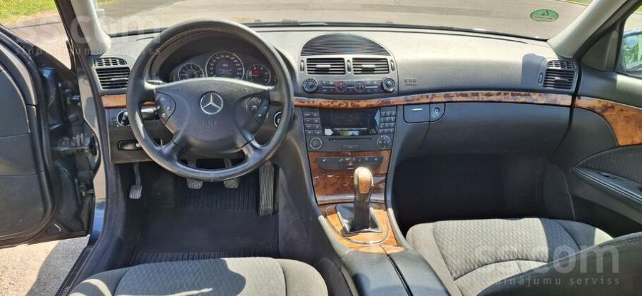 Blue Mercedes-Benz e-200 2004 in Riga, with an engine capacity of 2.20 L and mileage of 453 thousand km for 1600 €, photo 6 on AUTOMOTO.COM.LV