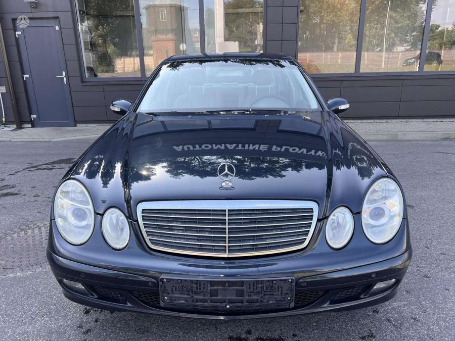 Zils Mercedes-Benz e-200 2004 Utena, ar dzinēja tilpumu 2.15 L un nobraukumu 270 tūkst. km par 2500 €, foto 3 vietnē AUTOMOTO.COM.LV