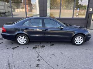 Zils Mercedes-Benz e-200 2004 Utena, ar dzinēja tilpumu 2.15 L un nobraukumu 270 tūkst. km par 2500 €, foto 5 vietnē AUTOMOTO.COM.LV