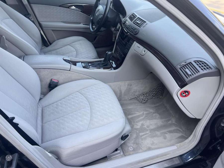Zils Mercedes-Benz e-200 2004 Utena, ar dzinēja tilpumu 2.15 L un nobraukumu 270 tūkst. km par 2500 €, foto 16 vietnē AUTOMOTO.COM.LV