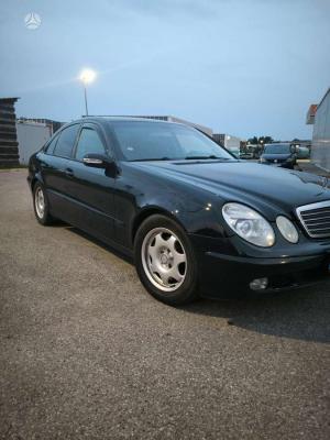 Zils Mercedes-Benz e-200 2004 Viļņa, ar dzinēja tilpumu 2.20 L un nobraukumu 274 tūkst. km par 2350 €, foto  vietnē AUTOMOTO.COM.LV