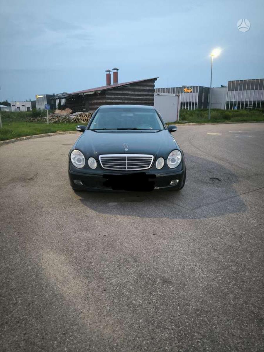 Zils Mercedes-Benz e-200 2004 Viļņa, ar dzinēja tilpumu 2.20 L un nobraukumu 274 tūkst. km par 2350 €, foto 3 vietnē AUTOMOTO.COM.LV