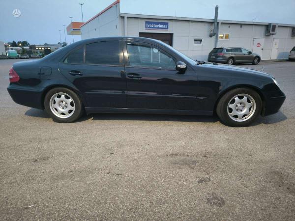 Blue Mercedes-Benz e-200 2004 in Vilnius, with an engine capacity of 2.20 L and mileage of 274 thousand km for 2350 €, photo 4 on AUTOMOTO.COM.LV