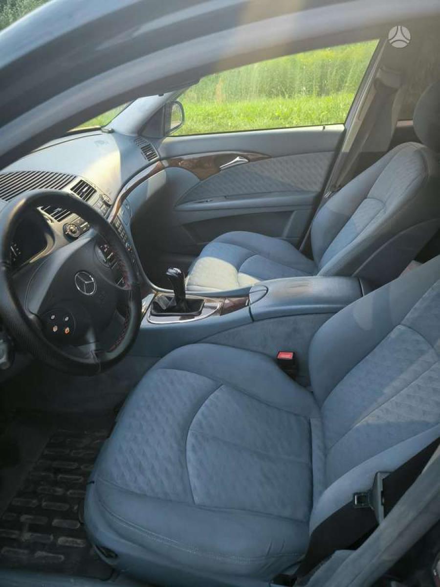 Zils Mercedes-Benz e-200 2004 Viļņa, ar dzinēja tilpumu 2.20 L un nobraukumu 274 tūkst. km par 2350 €, foto 12 vietnē AUTOMOTO.COM.LV