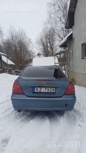 Zils Mercedes-Benz e-200 2005 Cēsis, ar dzinēja tilpumu 2.00 L un nobraukumu 313 tūkst. km par 2400 €, foto 3 vietnē AUTOMOTO.COM.LV