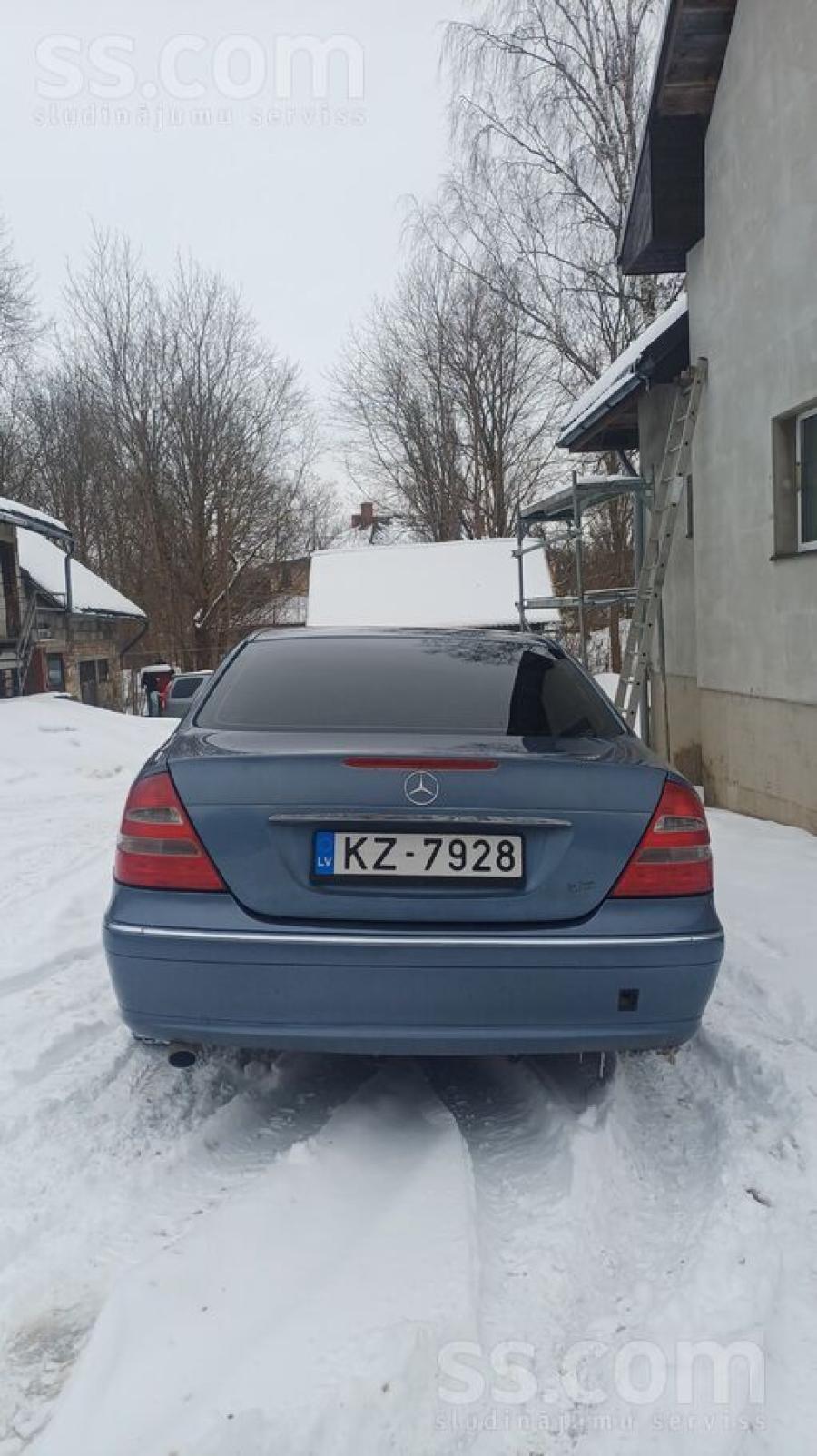 Zils Mercedes-Benz e-200 2005 Cēsis, ar dzinēja tilpumu 2.00 L un nobraukumu 313 tūkst. km par 2400 €, foto 3 vietnē AUTOMOTO.COM.LV