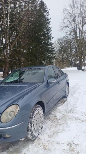 Zils Mercedes-Benz e-200 2005 Cēsis, ar dzinēja tilpumu 2.00 L un nobraukumu 313 tūkst. km par 2400 €, foto 4 vietnē AUTOMOTO.COM.LV
