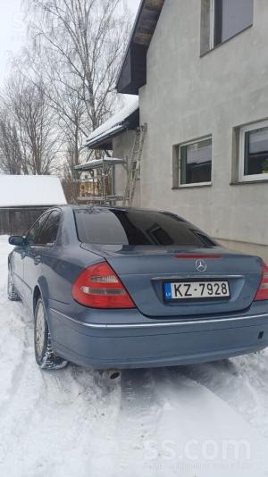 Zils Mercedes-Benz e-200 2005 Cēsis, ar dzinēja tilpumu 2.00 L un nobraukumu 313 tūkst. km par 2400 €, foto 5 vietnē AUTOMOTO.COM.LV