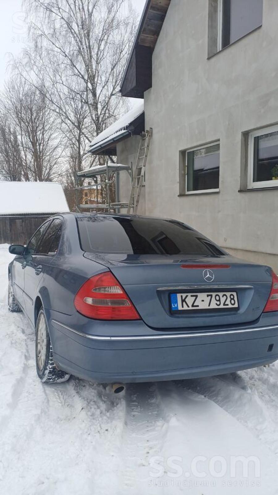 Zils Mercedes-Benz e-200 2005 Cēsis, ar dzinēja tilpumu 2.00 L un nobraukumu 313 tūkst. km par 2400 €, foto 5 vietnē AUTOMOTO.COM.LV