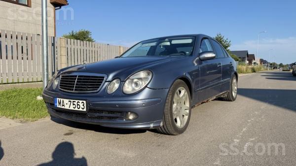 Синий Мерседес E 200 2006 в Рига, объемом двигателя 2.10 л и пробегом 321 тыс. км за 1200 €, фото 1 на AUTOMOTO.COM.LV