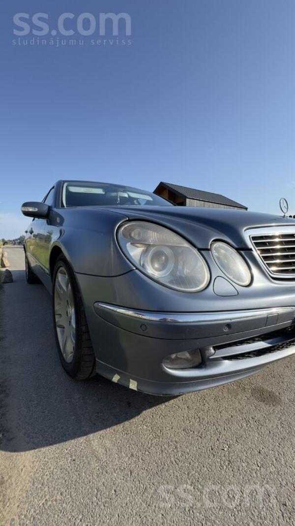 Синий Мерседес E 200 2006 в Рига, объемом двигателя 2.10 л и пробегом 321 тыс. км за 1200 €, фото 2 на AUTOMOTO.COM.LV