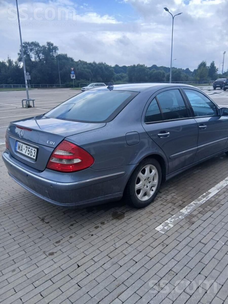 Zils Mercedes-Benz e-200 2006 Rēzekne, ar dzinēja tilpumu 2.20 L un nobraukumu 322 tūkst. km par 2000 €, foto 3 vietnē AUTOMOTO.COM.LV