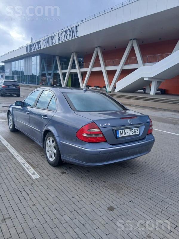 Zils Mercedes-Benz e-200 2006 Rēzekne, ar dzinēja tilpumu 2.20 L un nobraukumu 322 tūkst. km par 2000 €, foto 4 vietnē AUTOMOTO.COM.LV
