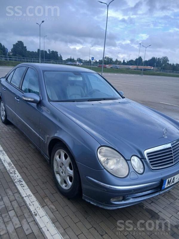 Zils Mercedes-Benz e-200 2006 Rēzekne, ar dzinēja tilpumu 2.20 L un nobraukumu 322 tūkst. km par 2000 €, foto 5 vietnē AUTOMOTO.COM.LV
