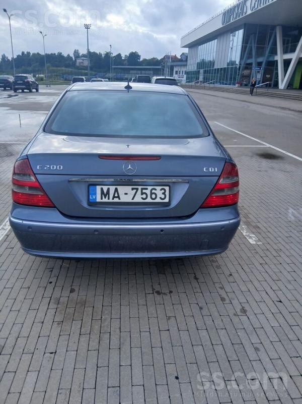 Zils Mercedes-Benz e-200 2006 Rēzekne, ar dzinēja tilpumu 2.20 L un nobraukumu 322 tūkst. km par 2000 €, foto 6 vietnē AUTOMOTO.COM.LV