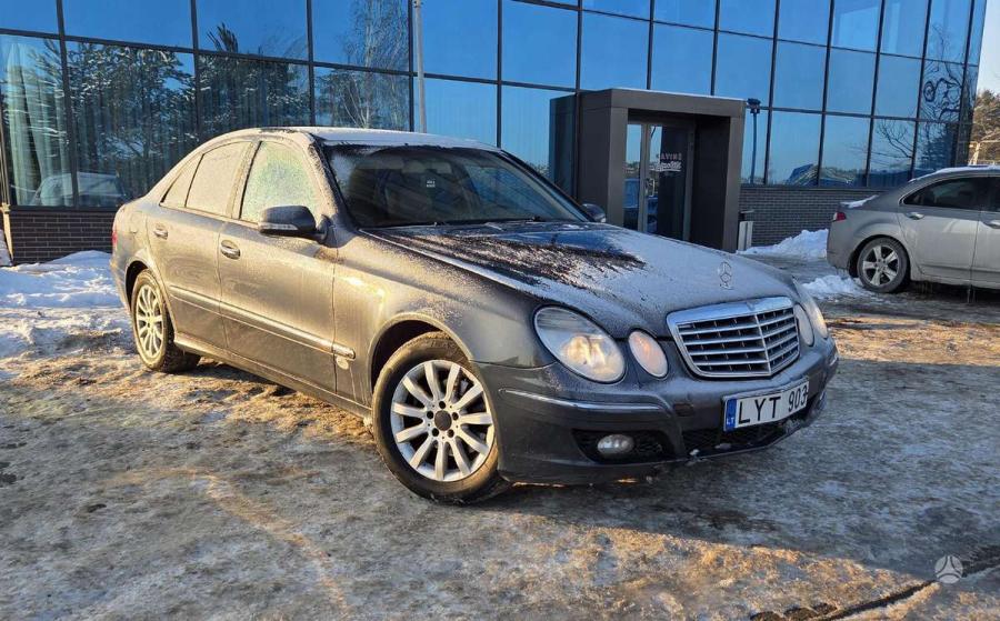Zils Mercedes-Benz e-200 2008 Viļņa, ar dzinēja tilpumu 2.20 L un nobraukumu 340 tūkst. km par 3200 €, foto 2 vietnē AUTOMOTO.COM.LV